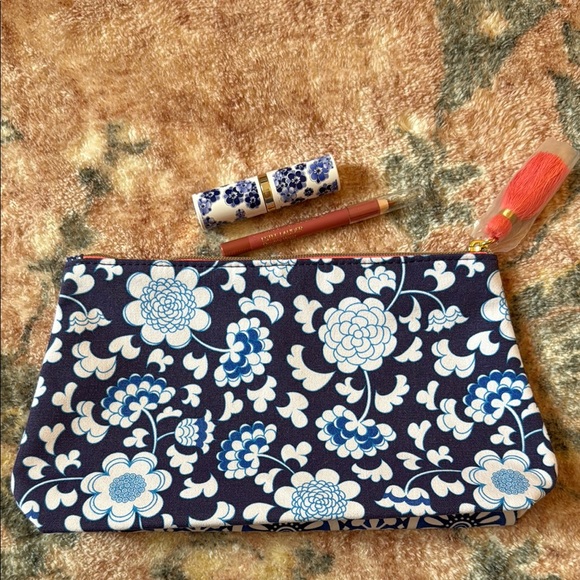 Estee Lauder | Makeup | Estee Lauder Blue And White Floral Makeup Set ...